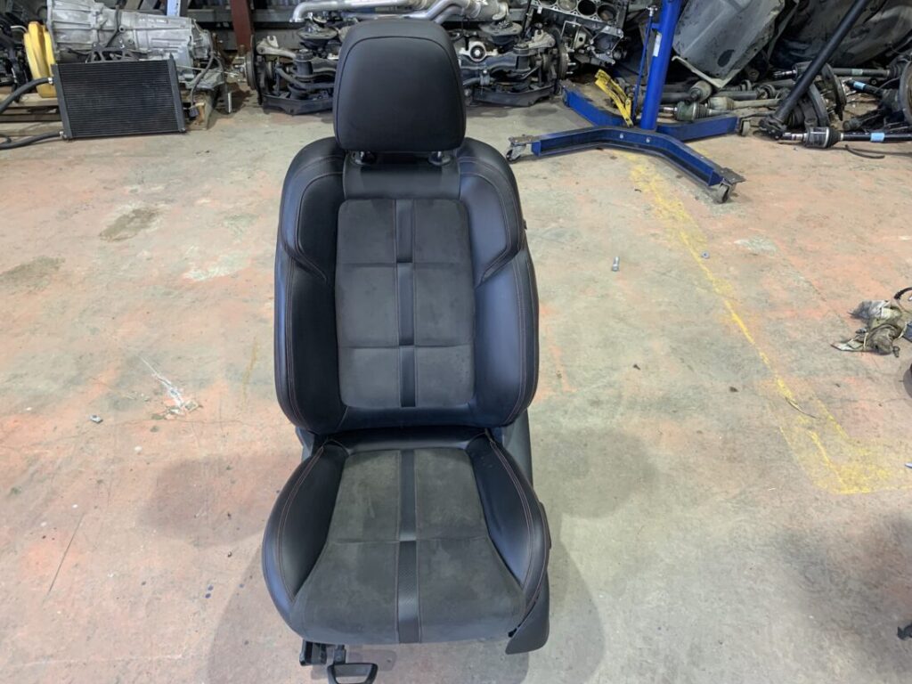 VF SS SV6 Storm Holden Commodore sedan LH Cloth Seat Red stitching ...